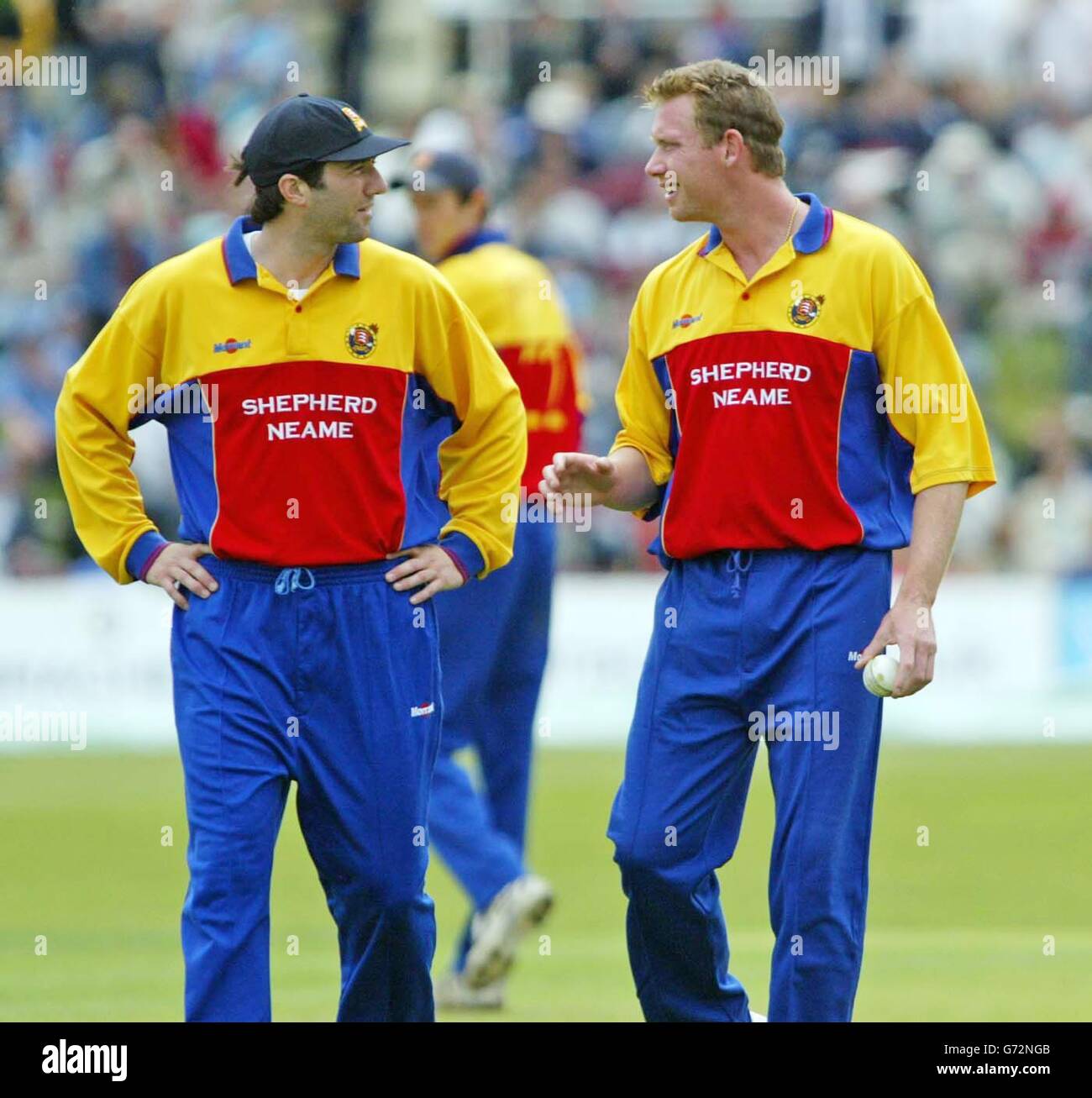 Essex's Ronnie Irani (left) talks with team-mate Ashley Cowan during ...