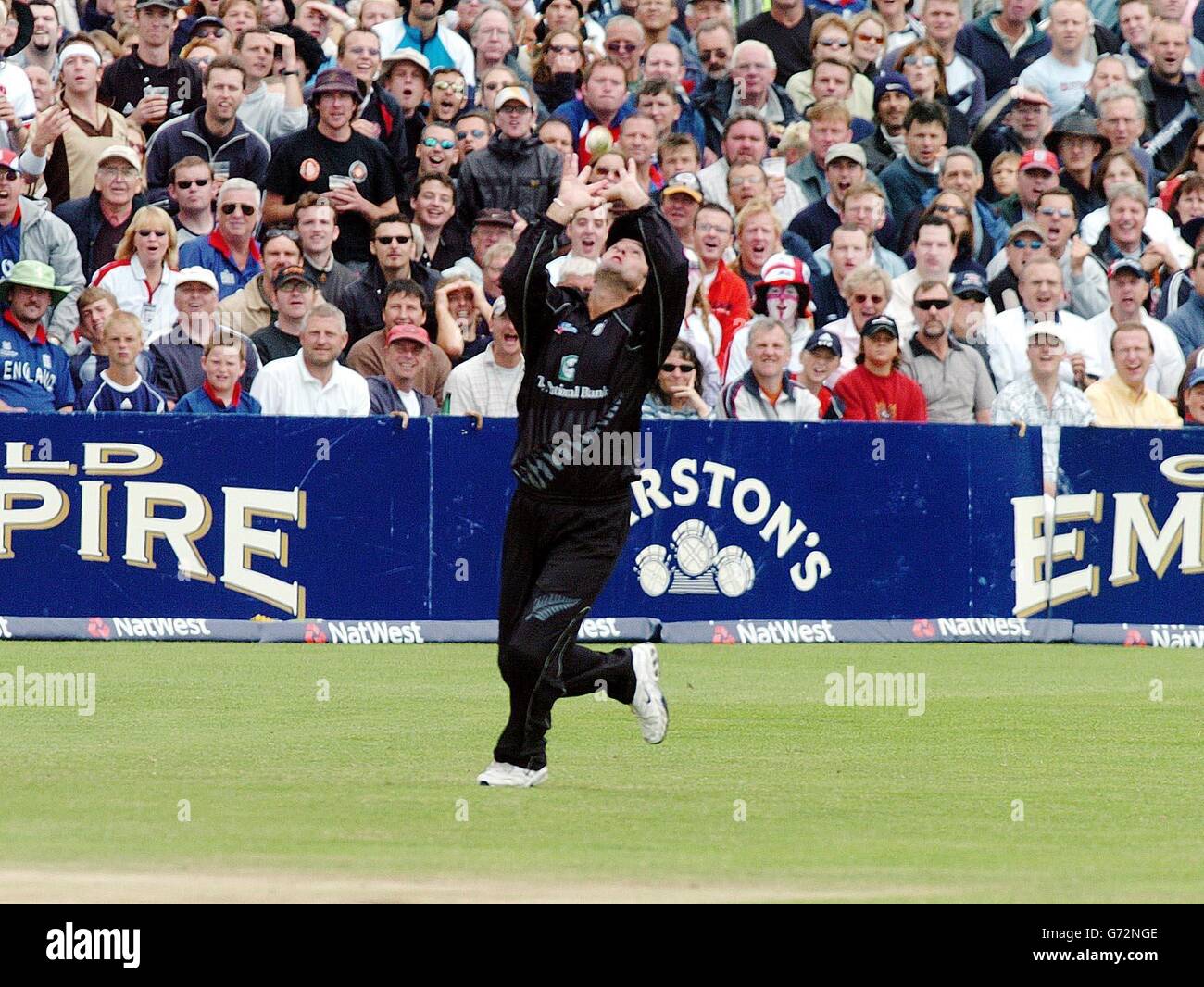 New Zealand's Nathan Astle catches England's Andrew Strauss on the ...