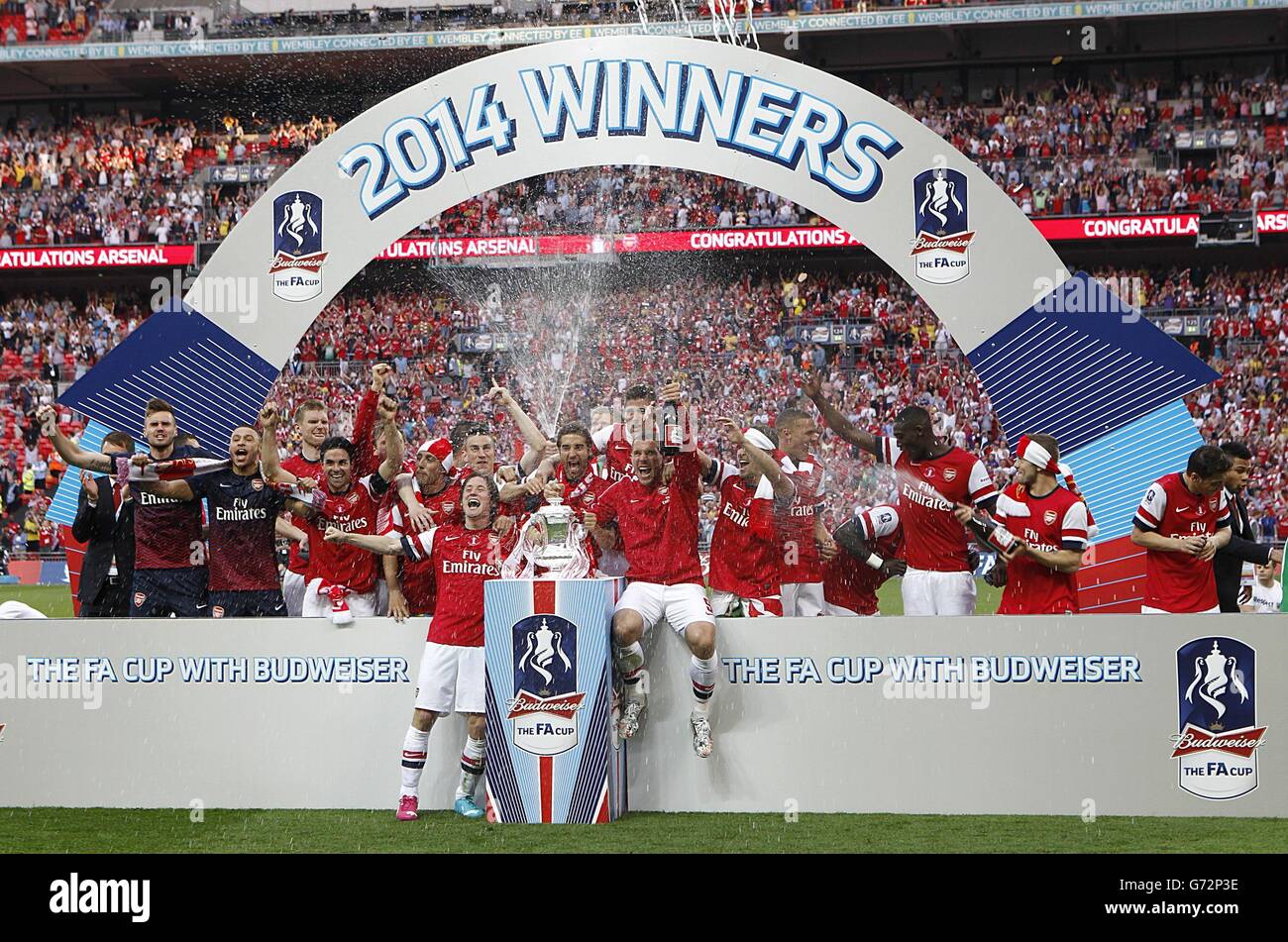 Full length soccer fa cup hi-res stock photography and images - Alamy
