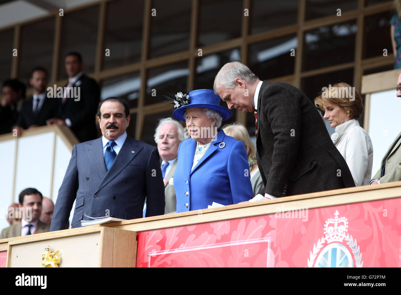 London bahrain queen elizabeth ii hi-res stock photography and images ...