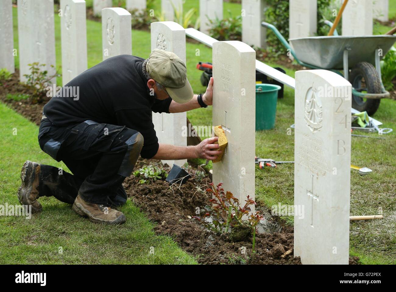 Myles Hunt Gardener Caretaker 1st Class at Bayeux War Cemetery in ...