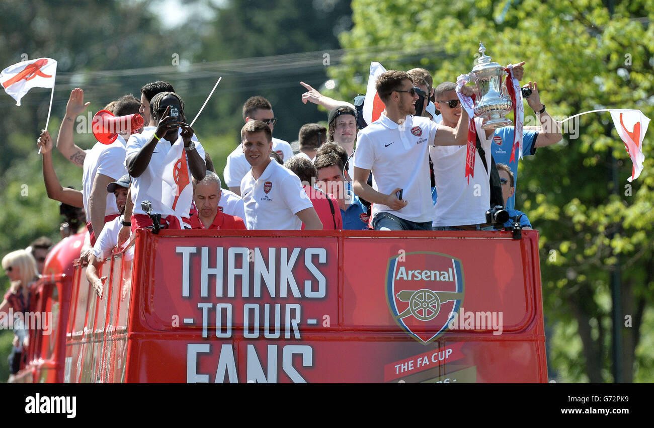Arsenal winners parade hi-res stock photography and images - Alamy