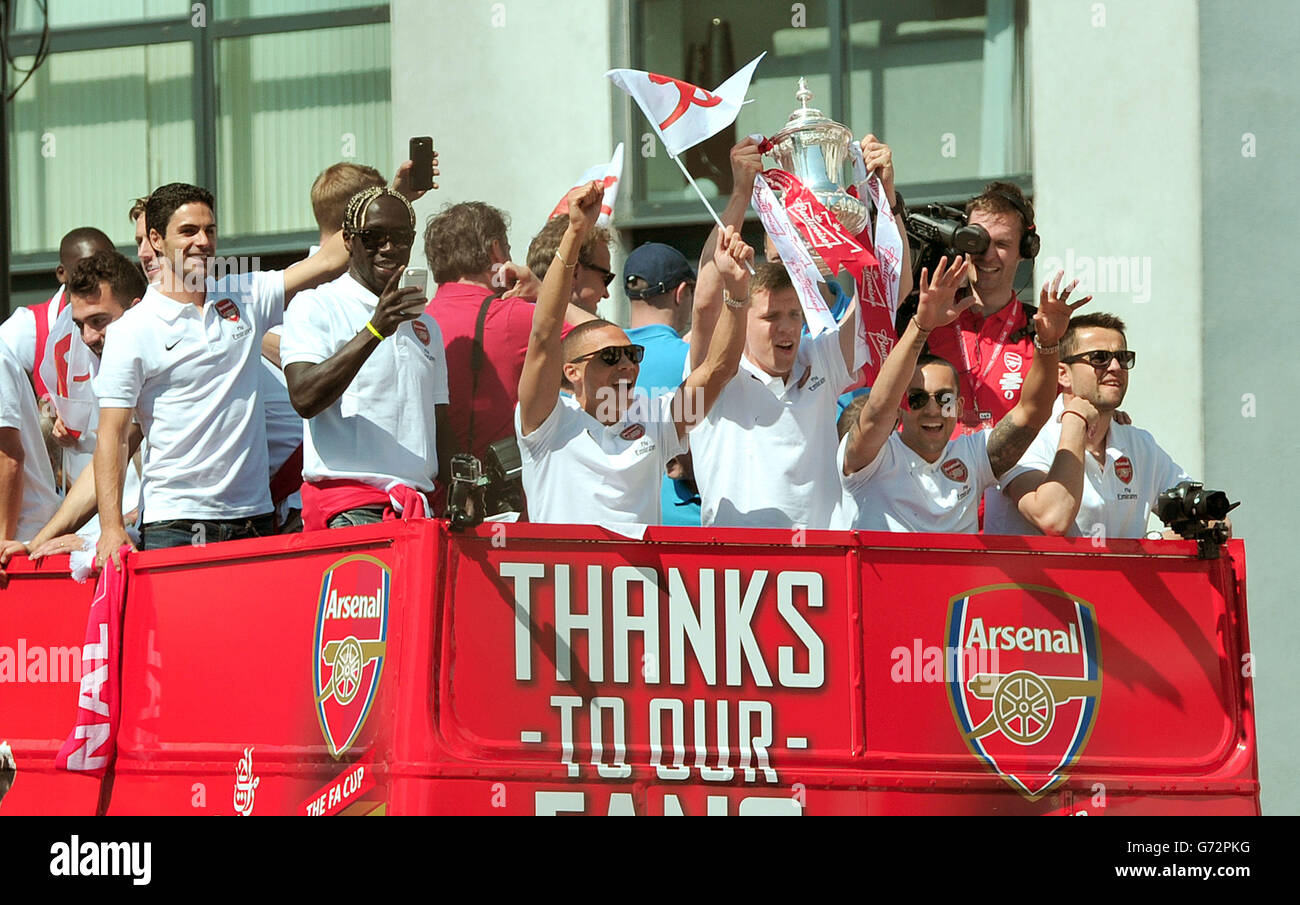 Fa cup winners bus hi-res stock photography and images - Alamy