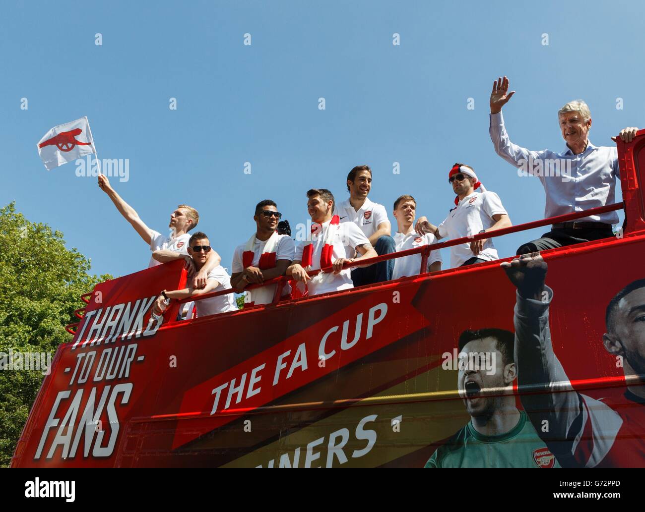 Arsenal winners parade hi-res stock photography and images - Alamy