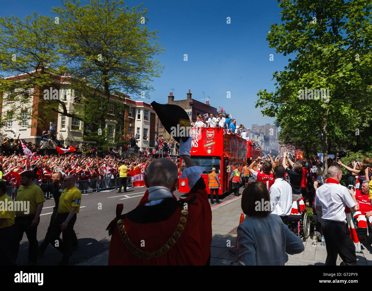 Arsenal's parade bus arrives Islington Town Hall as the Mayor of ...