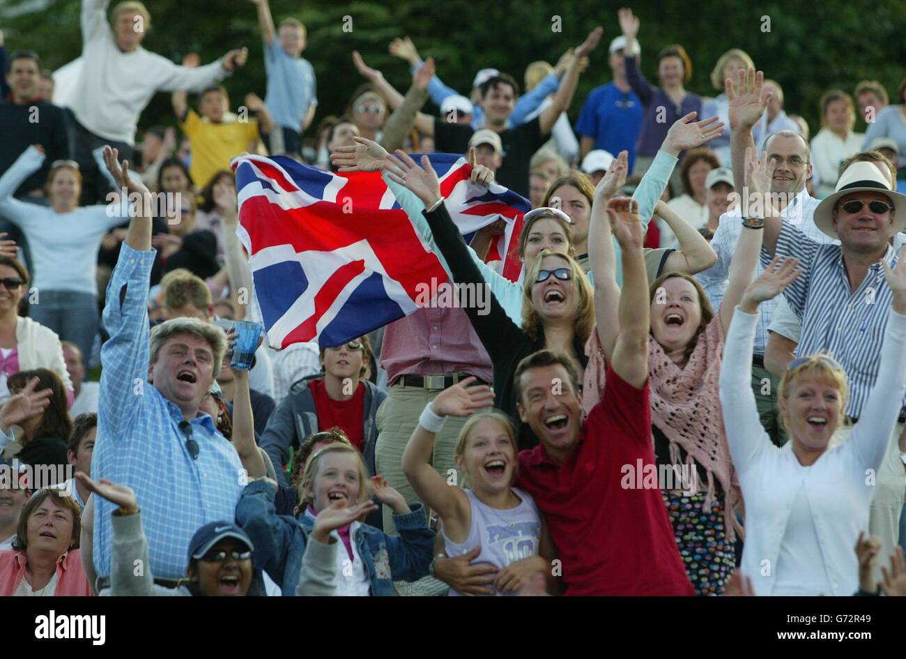 Tennis fans go wild as they cheer on Great Britain's Tim Henman from ...