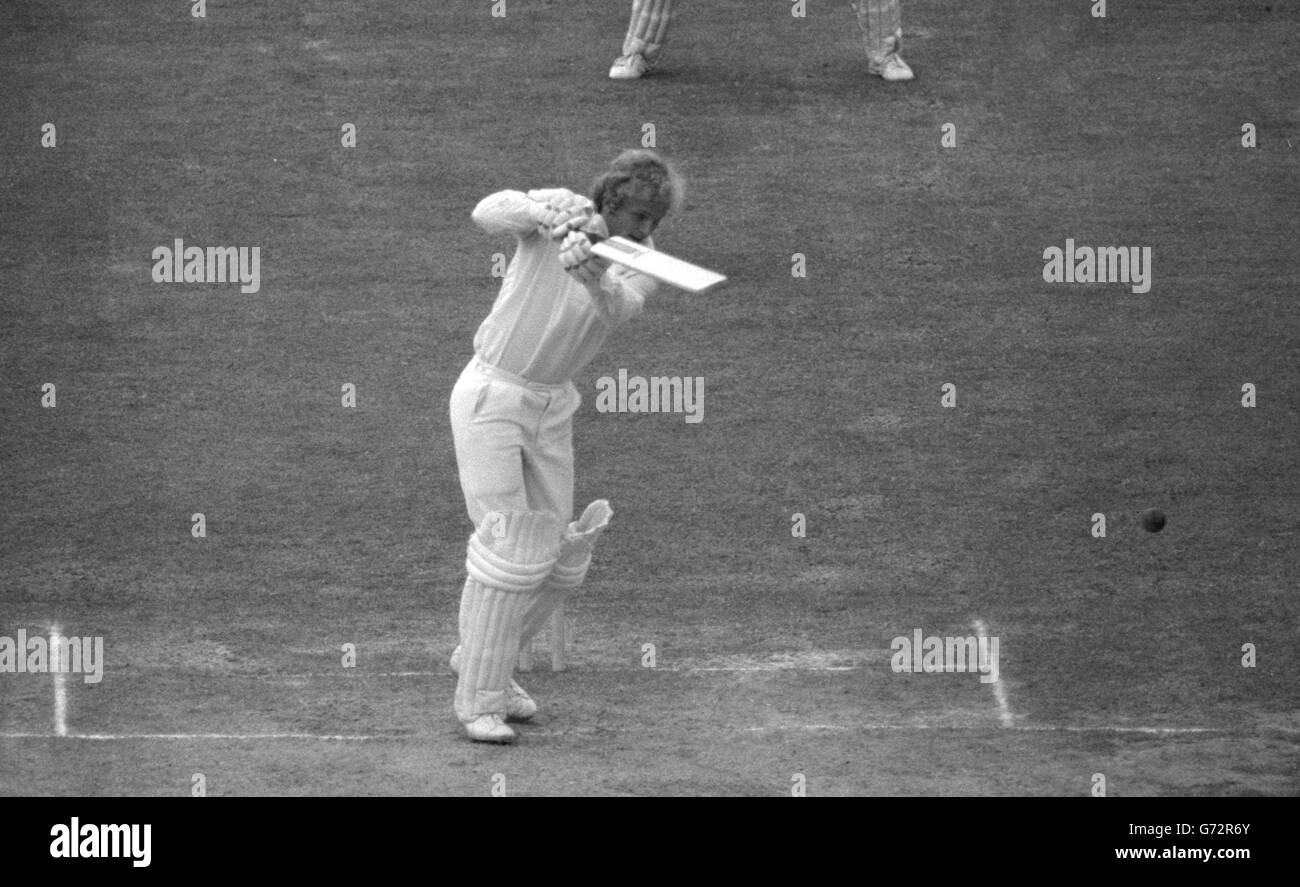 David gower batting hi-res stock photography and images - Alamy