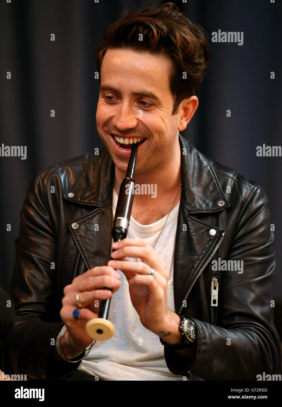 Radio 1 breakfast show host Nick Grimshaw is taught how to play the ...