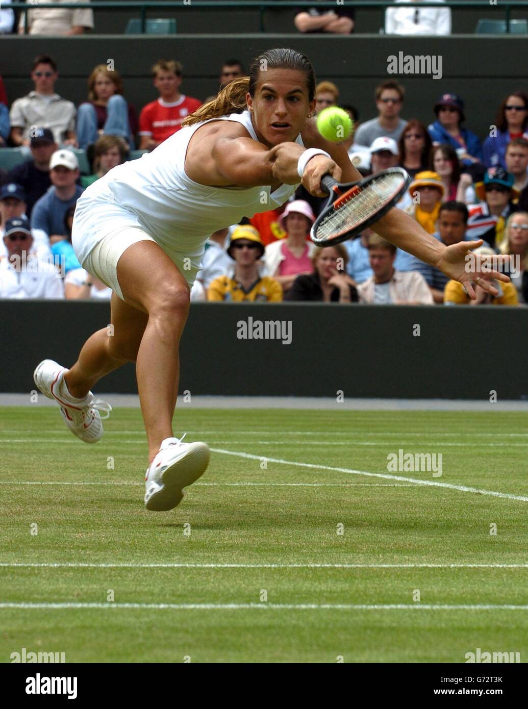 Wimbledon 2004 final of the ladies singles tournament hi-res stock ...