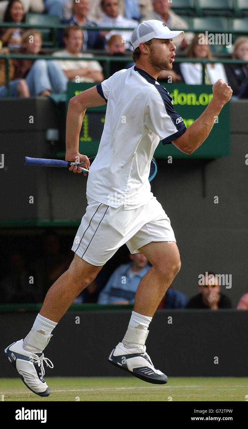 Tennis wim04 action andy roddick hi-res stock photography and images ...