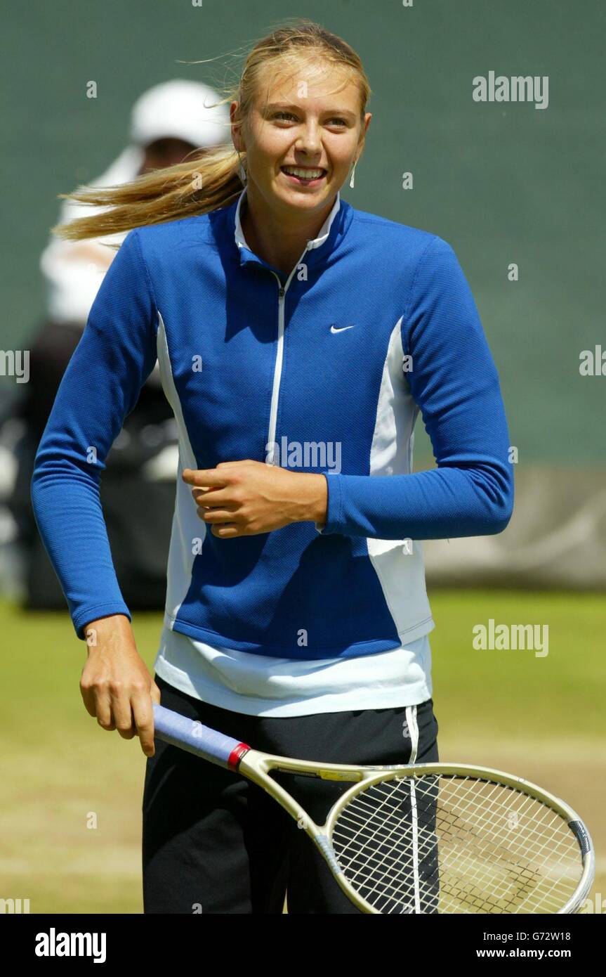 WIMBLEDON 2004 Maria Sharapova practices Stock Photo - Alamy