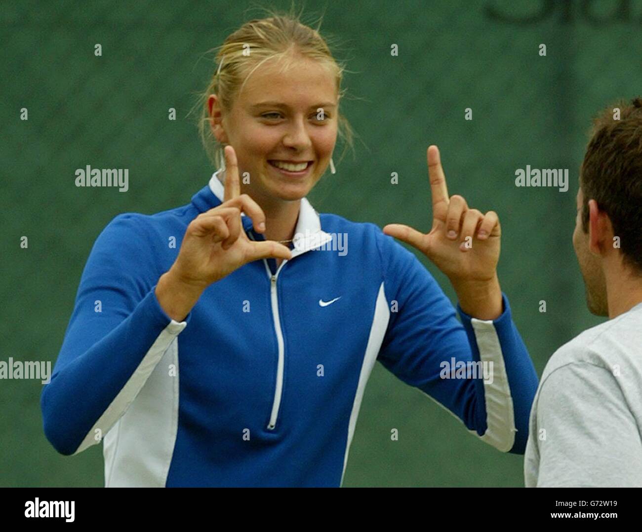 Wimbledon 2004 maria sharapova practices hi-res stock photography and ...