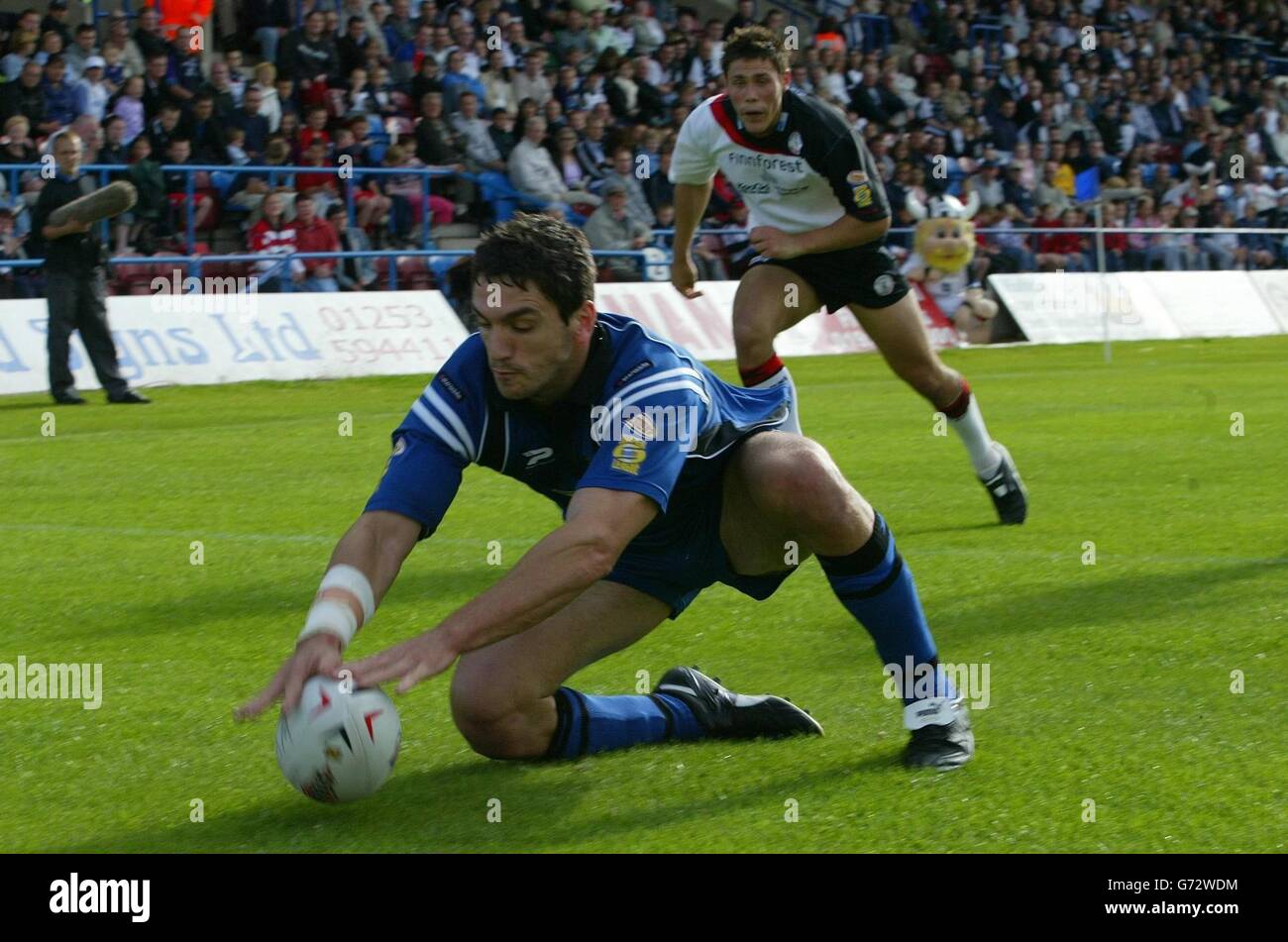 Wigan's Stephen Wild scores his team's 3rd try during their Tetleys ...