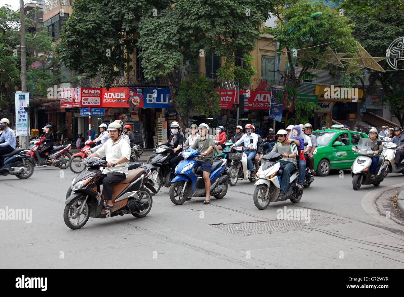 Vietnam motorcycle crowd hi-res stock photography and images - Alamy