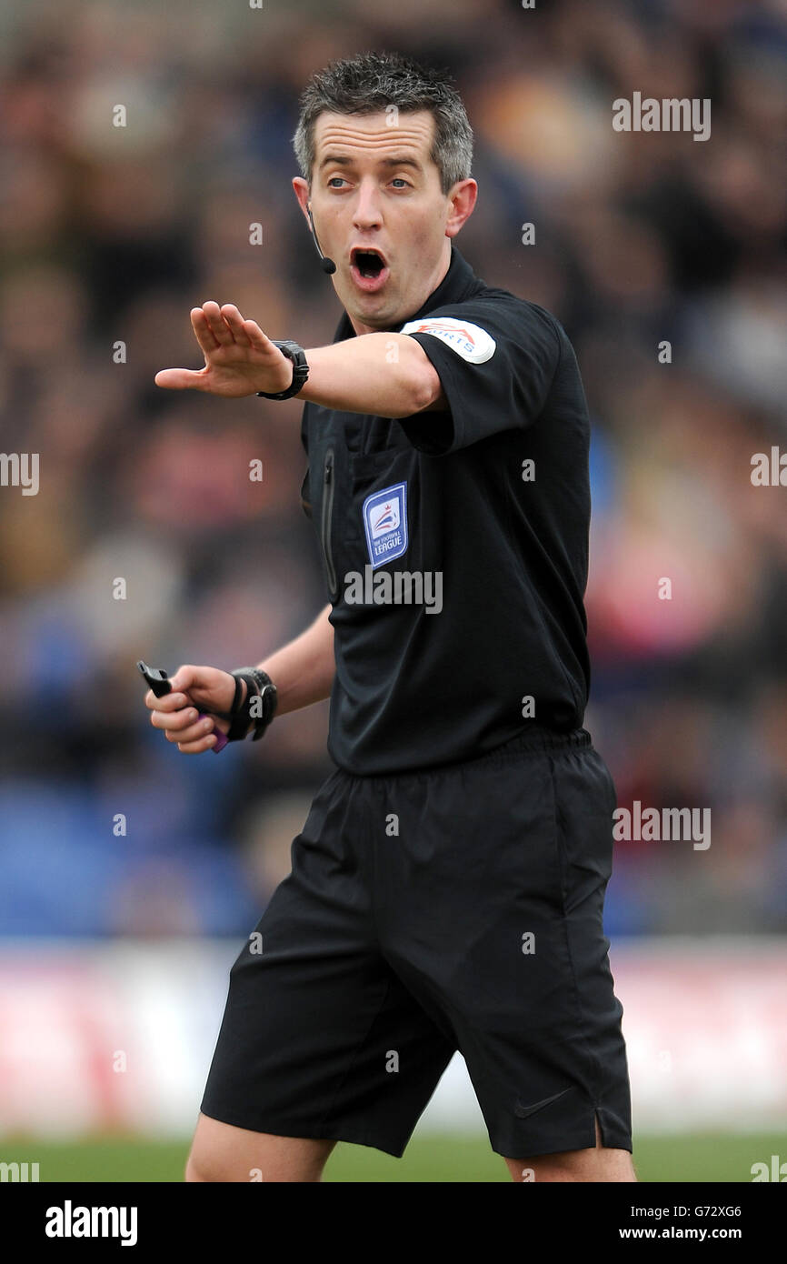 Soccer referee call hi-res stock photography and images - Alamy