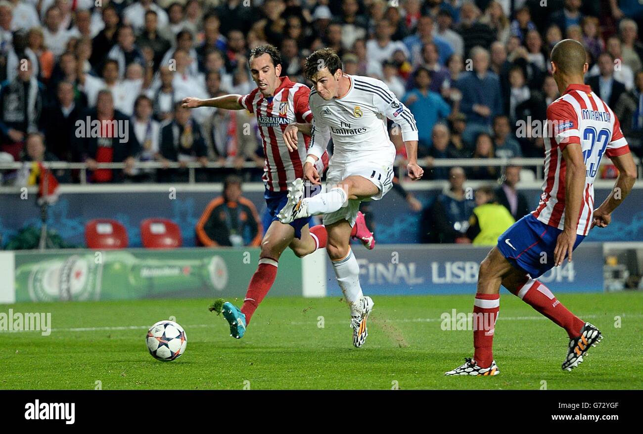 Ball football shoots ampics hi-res stock photography and images - Alamy