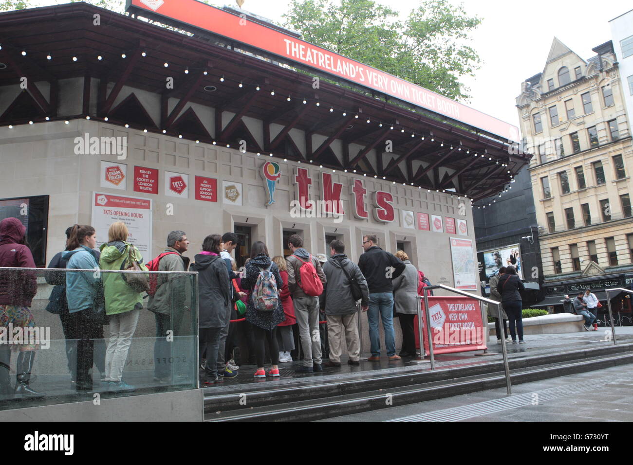 News consumer theatre hi-res stock photography and images - Alamy