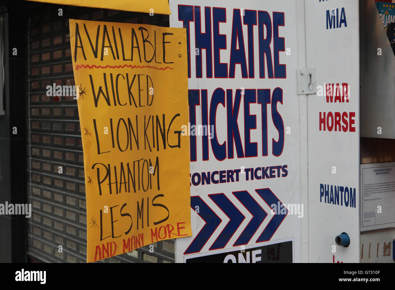 Leicester square theatre tickets shop in leicester square hi-res stock ...
