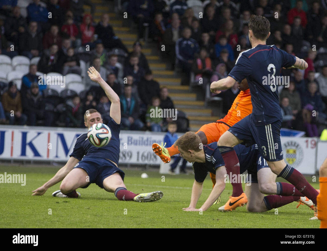 Scores goal netherlands v scotland hi-res stock photography and images ...