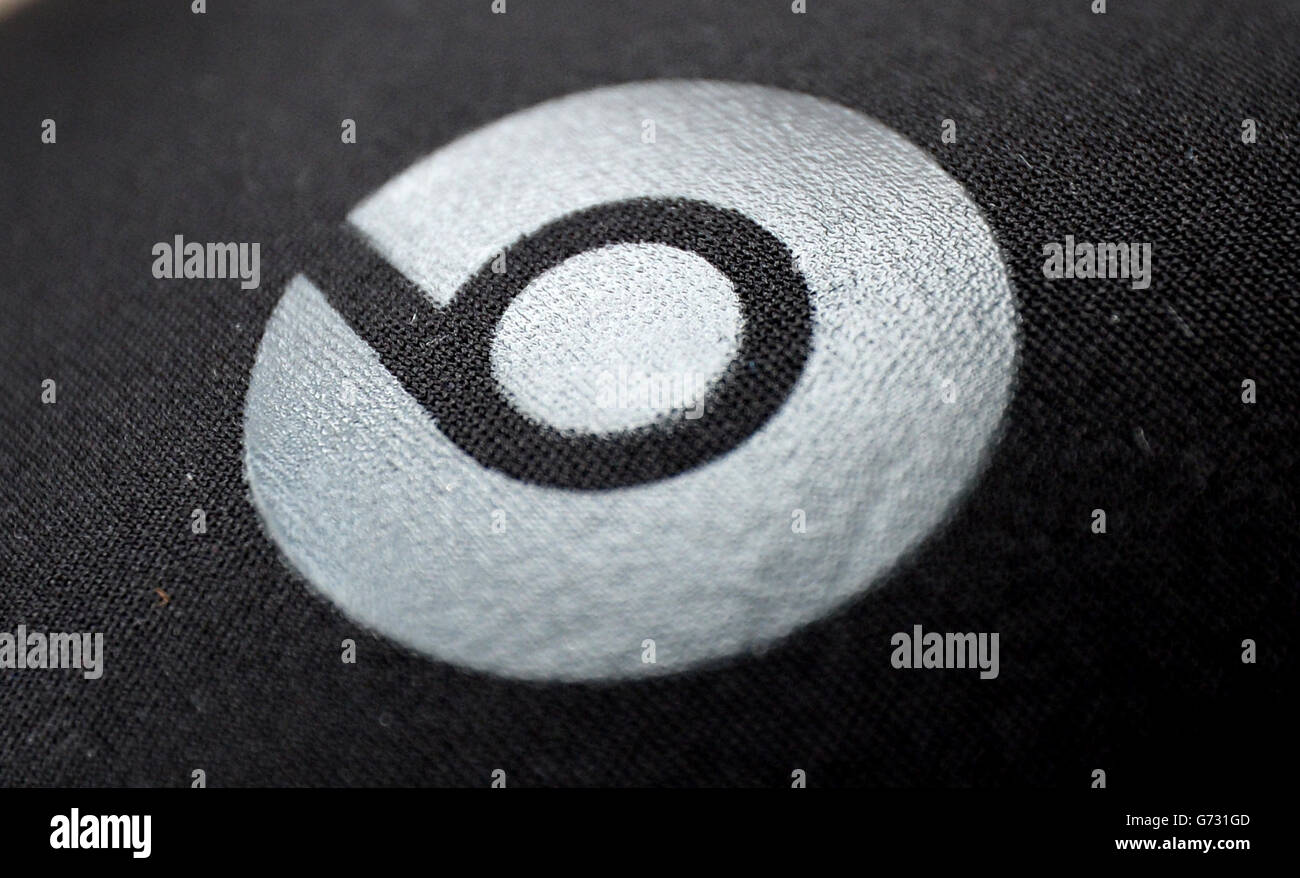 Beats Logo Wallpaper White