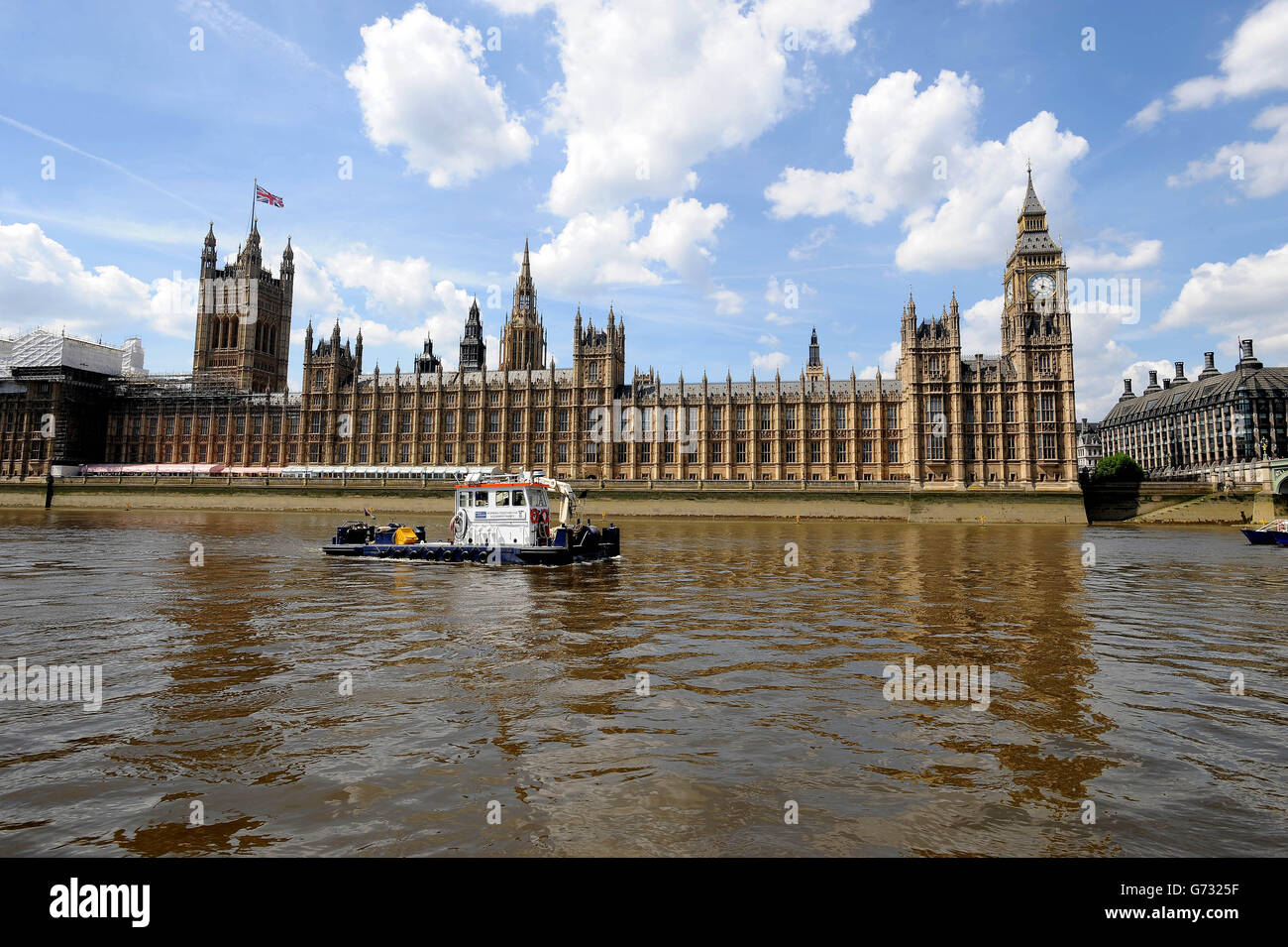 The Port of London's (PLA) specialist driftwood collection craft ...