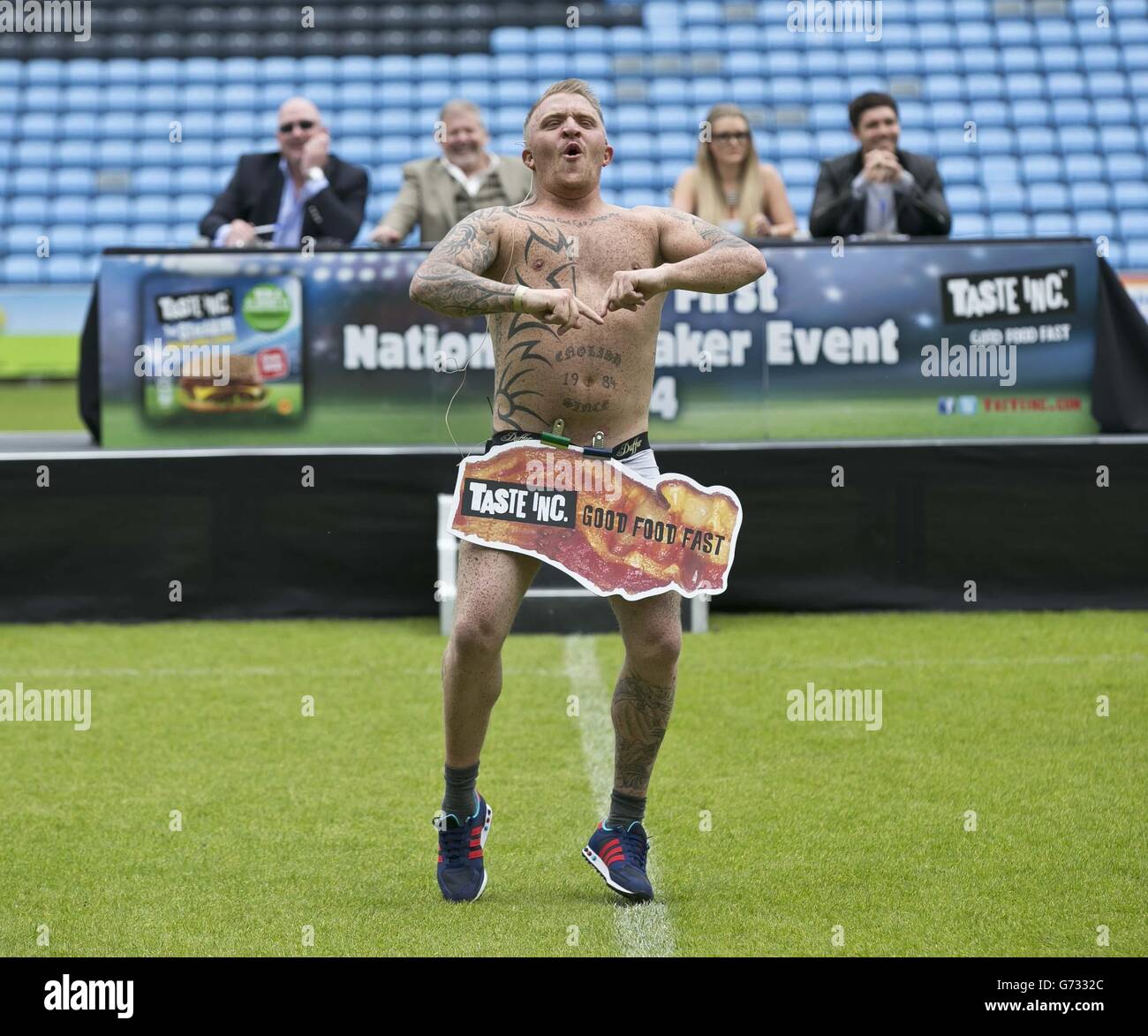 National streaker competition hi-res stock photography and images - Alamy