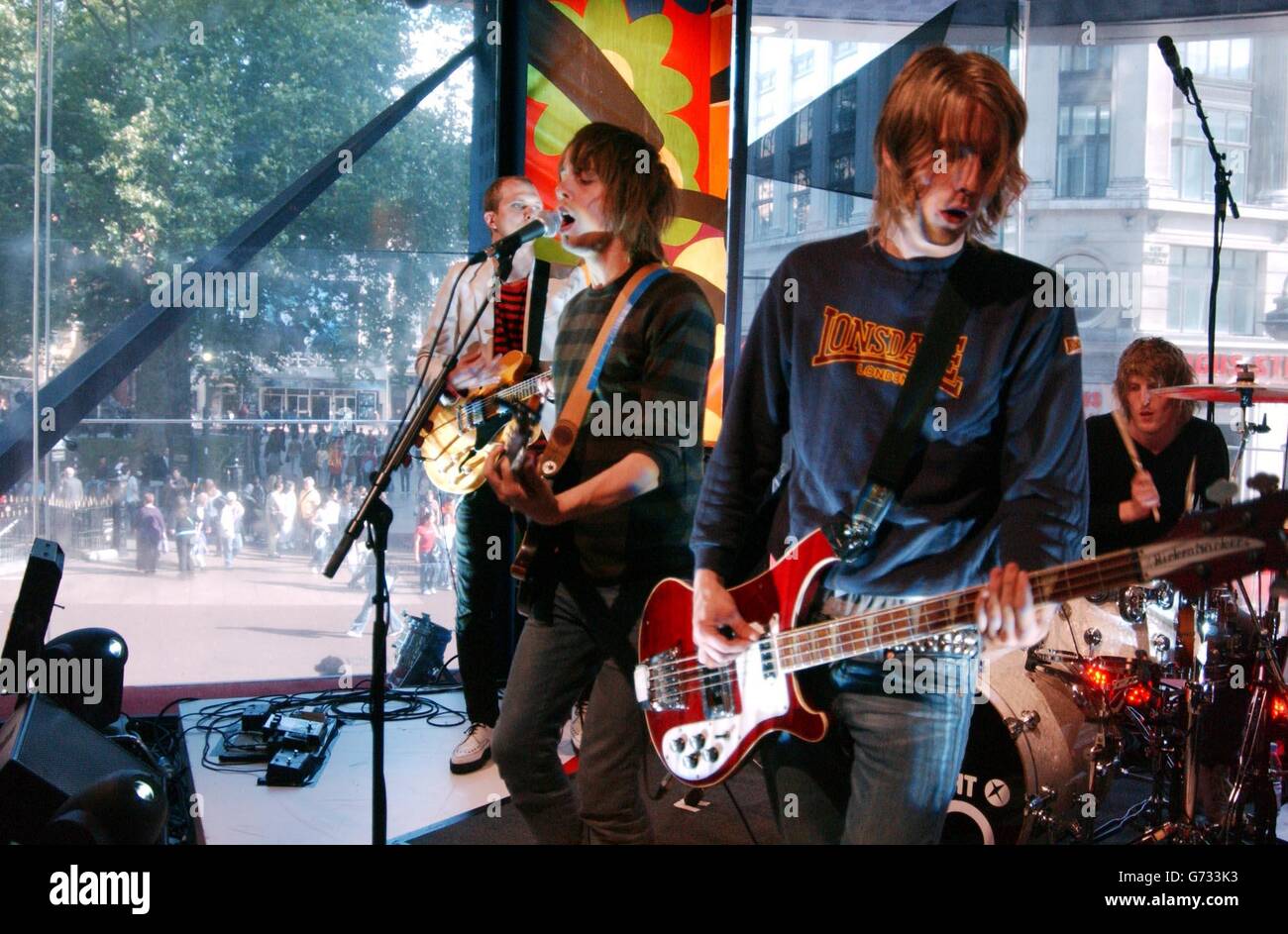 Razorlight MTV's TRL - Total Request Live - show Stock Photo - Alamy