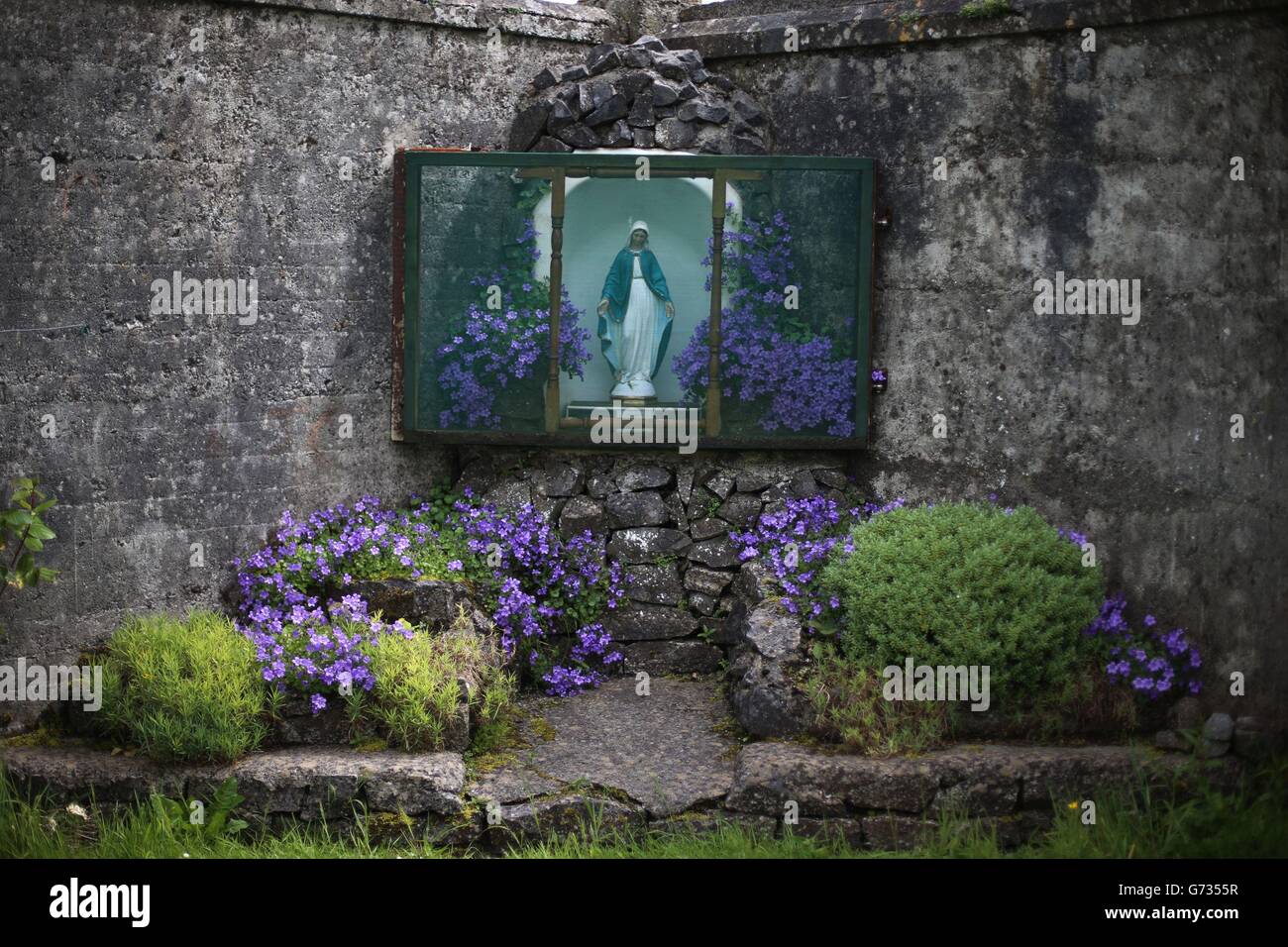 Unconsecrated and mass graves at homes for unmarried mothers hi-res ...