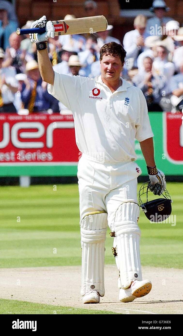 Cricket action robert key hi-res stock photography and images - Alamy