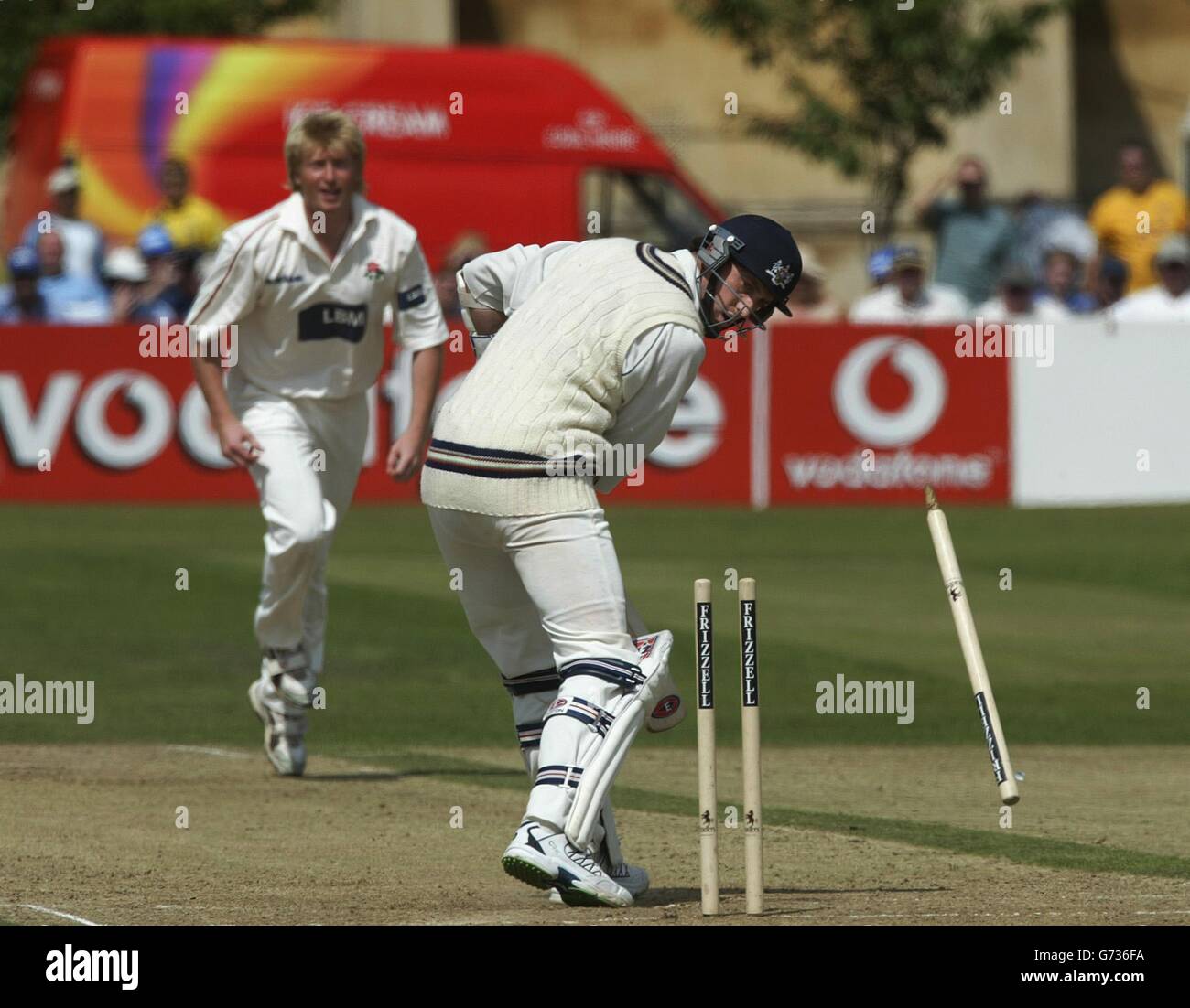 Sport cricket action glen chapple hi-res stock photography and images ...