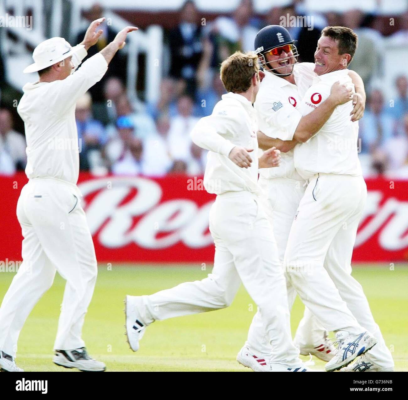 Sport cricket celebrating ashley giles brian lara hi-res stock ...