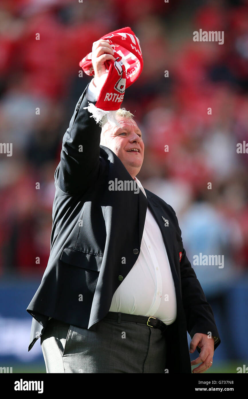 Steve evans trophy hi-res stock photography and images - Alamy