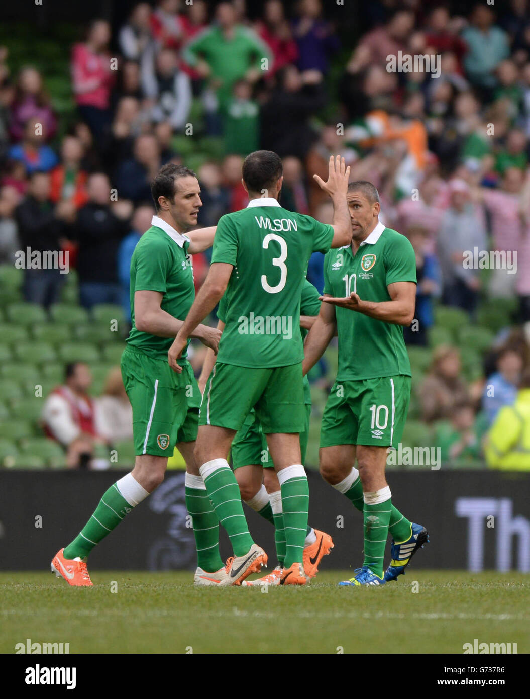 Republic of Ireland's Jon Walters celebrates with his team-mates after ...