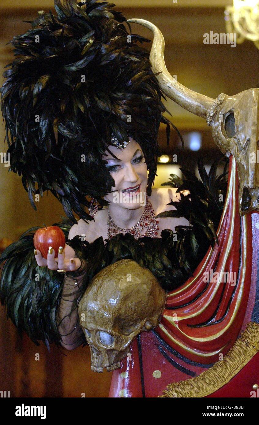 Lily savage snow white hi-res stock photography and images - Alamy