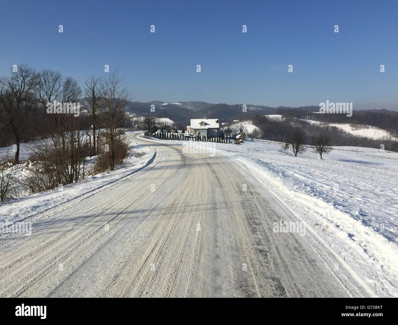 Clear of snow road hi-res stock photography and images - Alamy