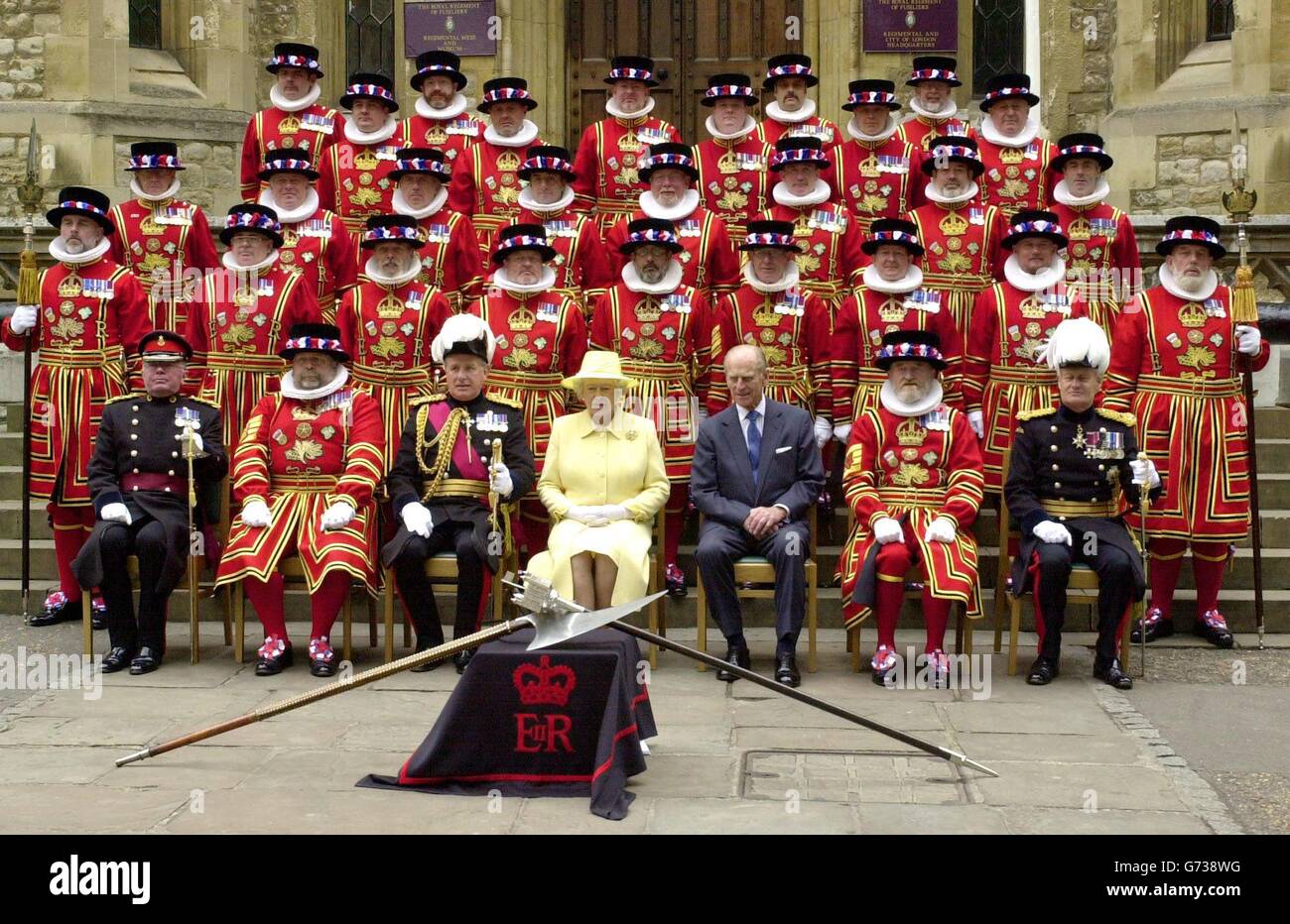 Queen Elizabeth II Yeoman of the Guard Stock Photo - Alamy