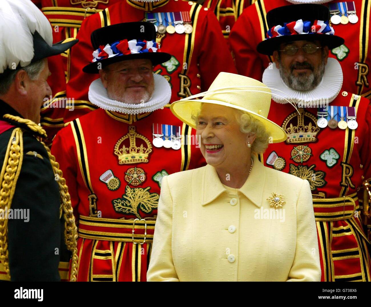 Queen Elizabeth II Yeoman of the Guard Stock Photo - Alamy