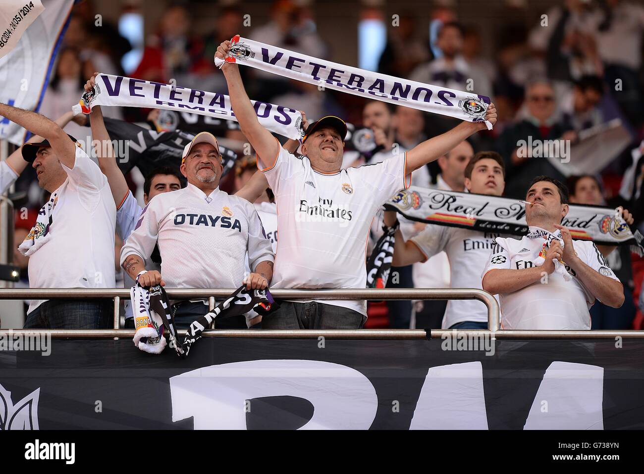 Real madrid fans cheer on their side in stands hi-res stock photography ...
