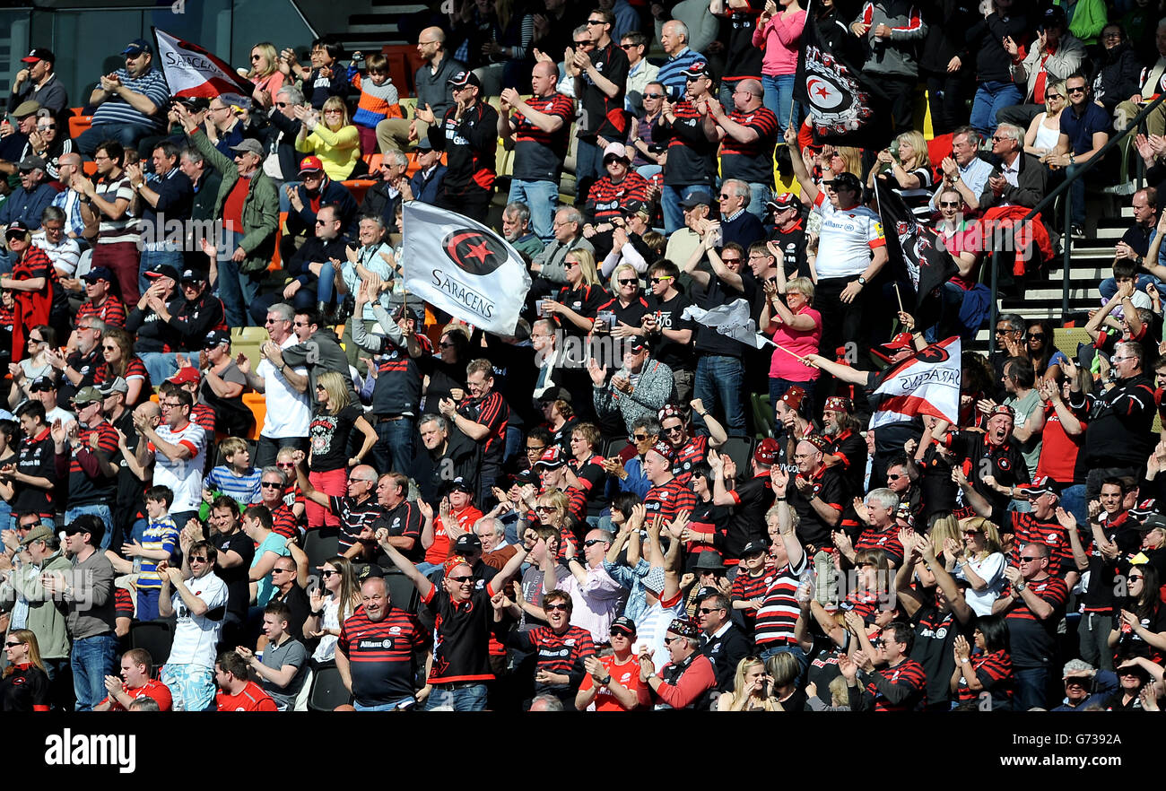 Saracens fans in the stands hi-res stock photography and images - Alamy