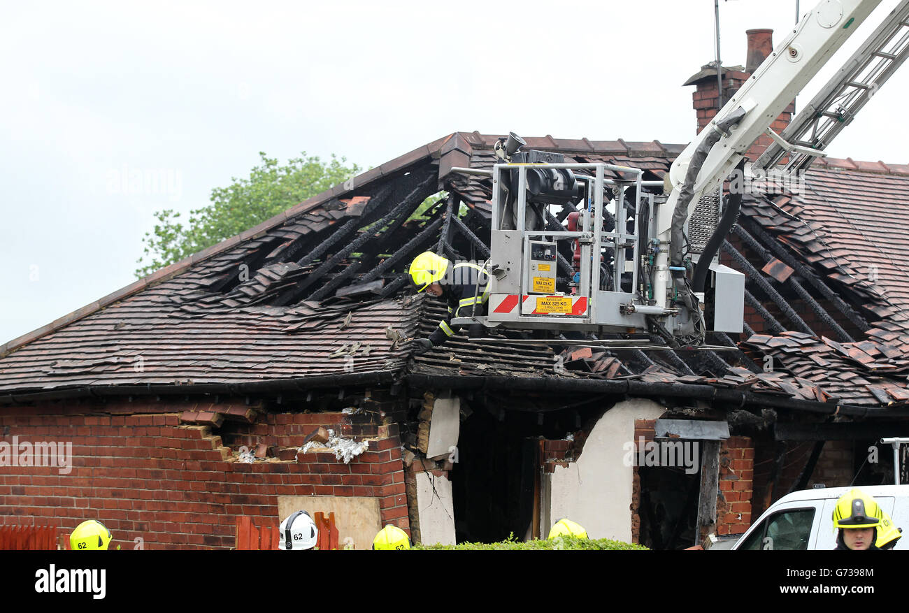 News fire bungalow hi-res stock photography and images - Alamy