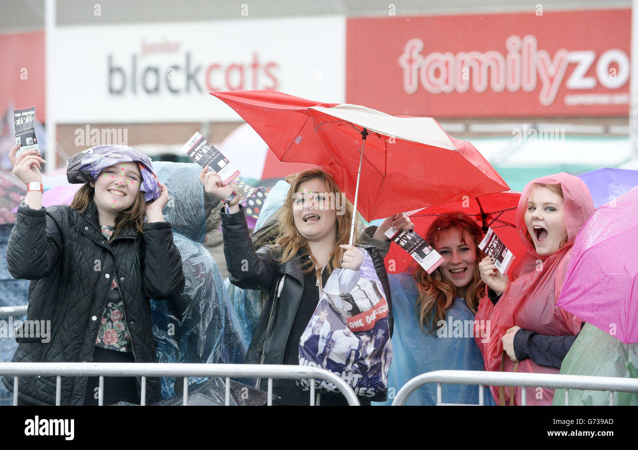 One direction concert hi-res stock photography and images - Alamy