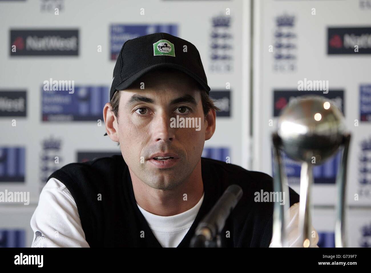 Stephen fleming at press conference hi-res stock photography and images ...