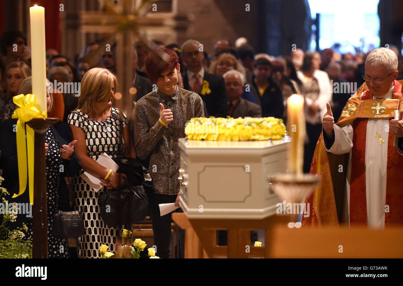 Stephen Sutton's brother Chris gives a thumbs up as Stephen's coffin ...