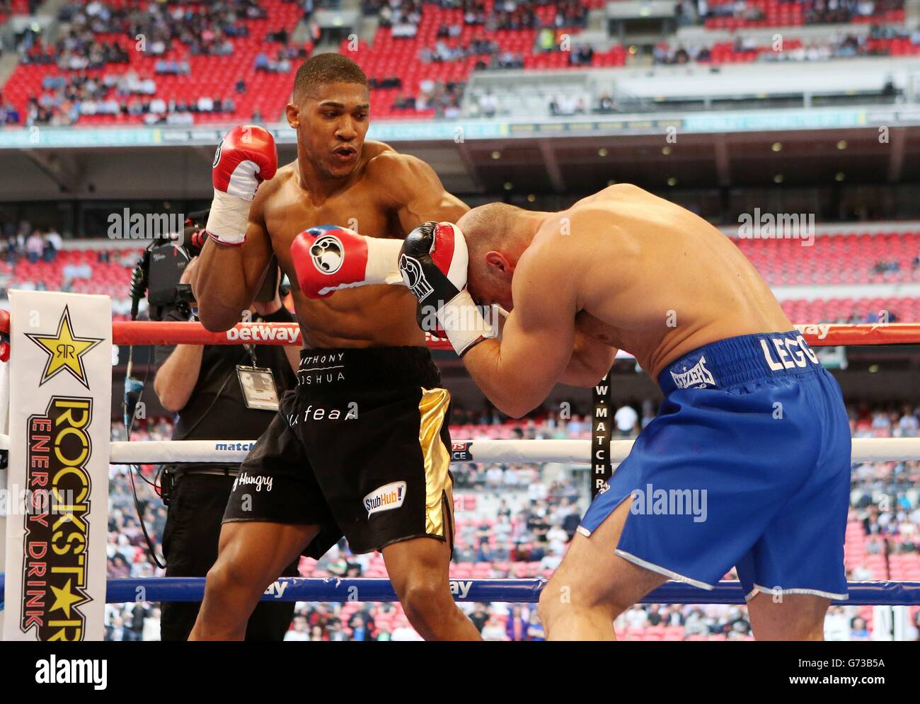 Boxing undercard wembley stadium hi-res stock photography and images ...