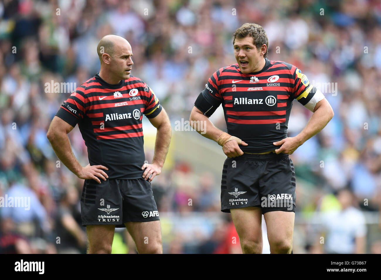 Saracens' Charlie Hodgson (left) and Alex Goode (right) stand dejected ...