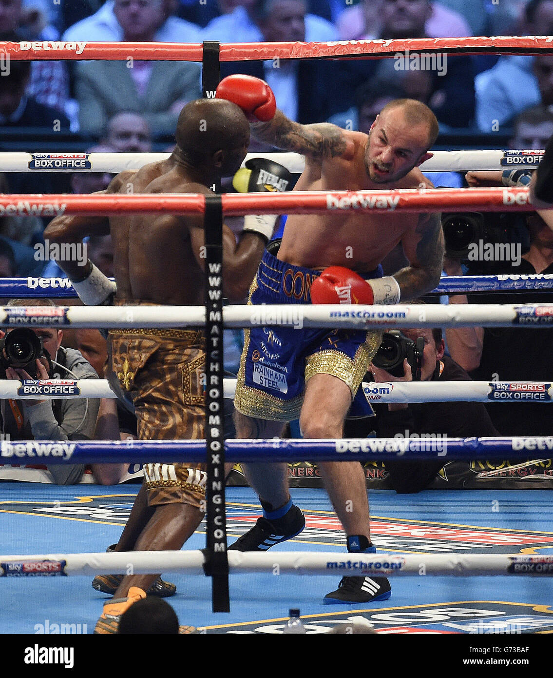 Boxing undercard wembley stadium hi-res stock photography and images ...