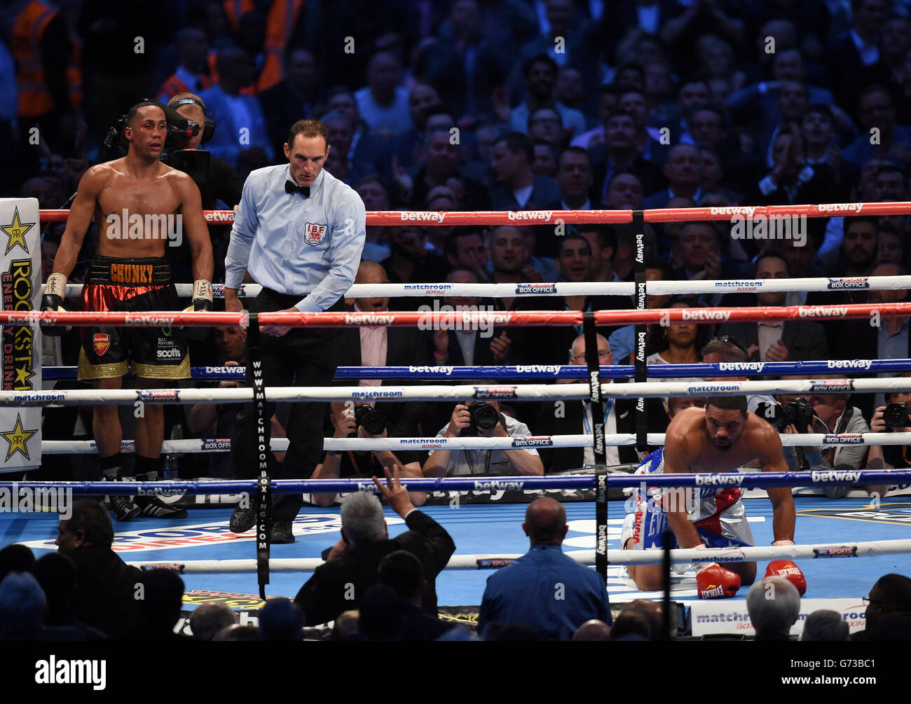 Boxing undercard wembley stadium hi-res stock photography and images ...