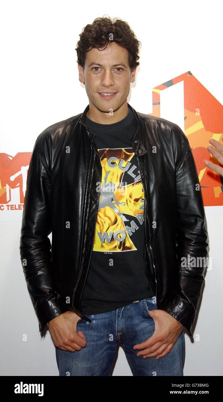 Actor Ioan Gruffudd during his guest appearance on MTV's TRL - Total ...