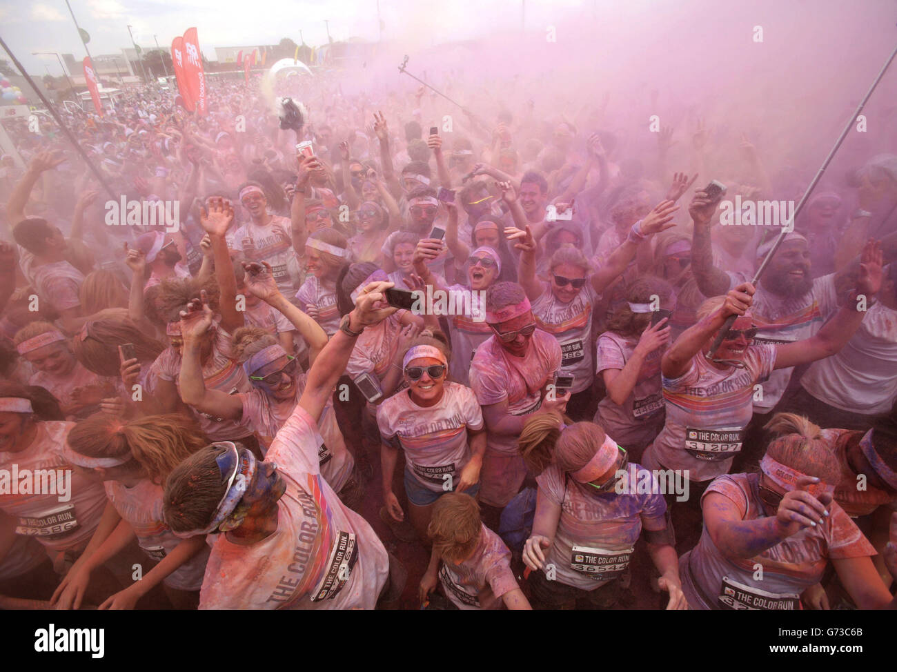Colour run london hi-res stock photography and images - Alamy