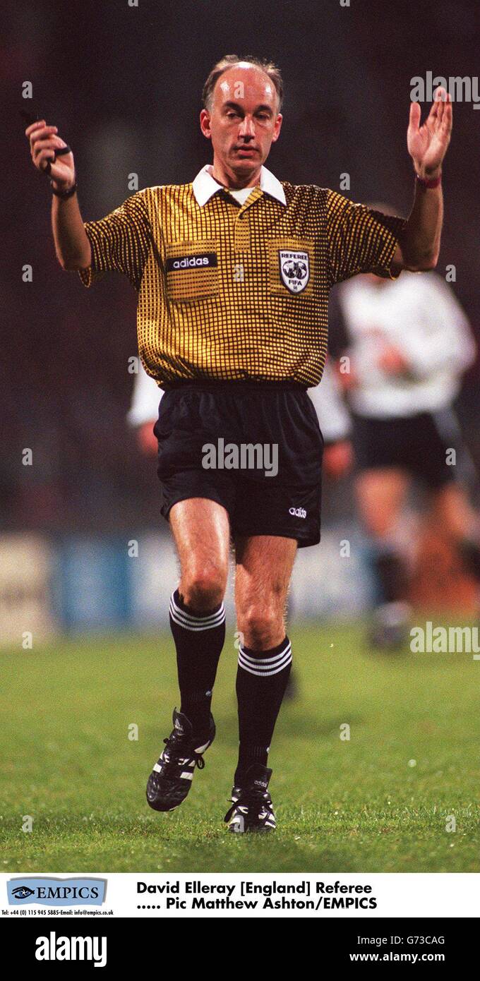 Referee david elleray england hi-res stock photography and images - Alamy